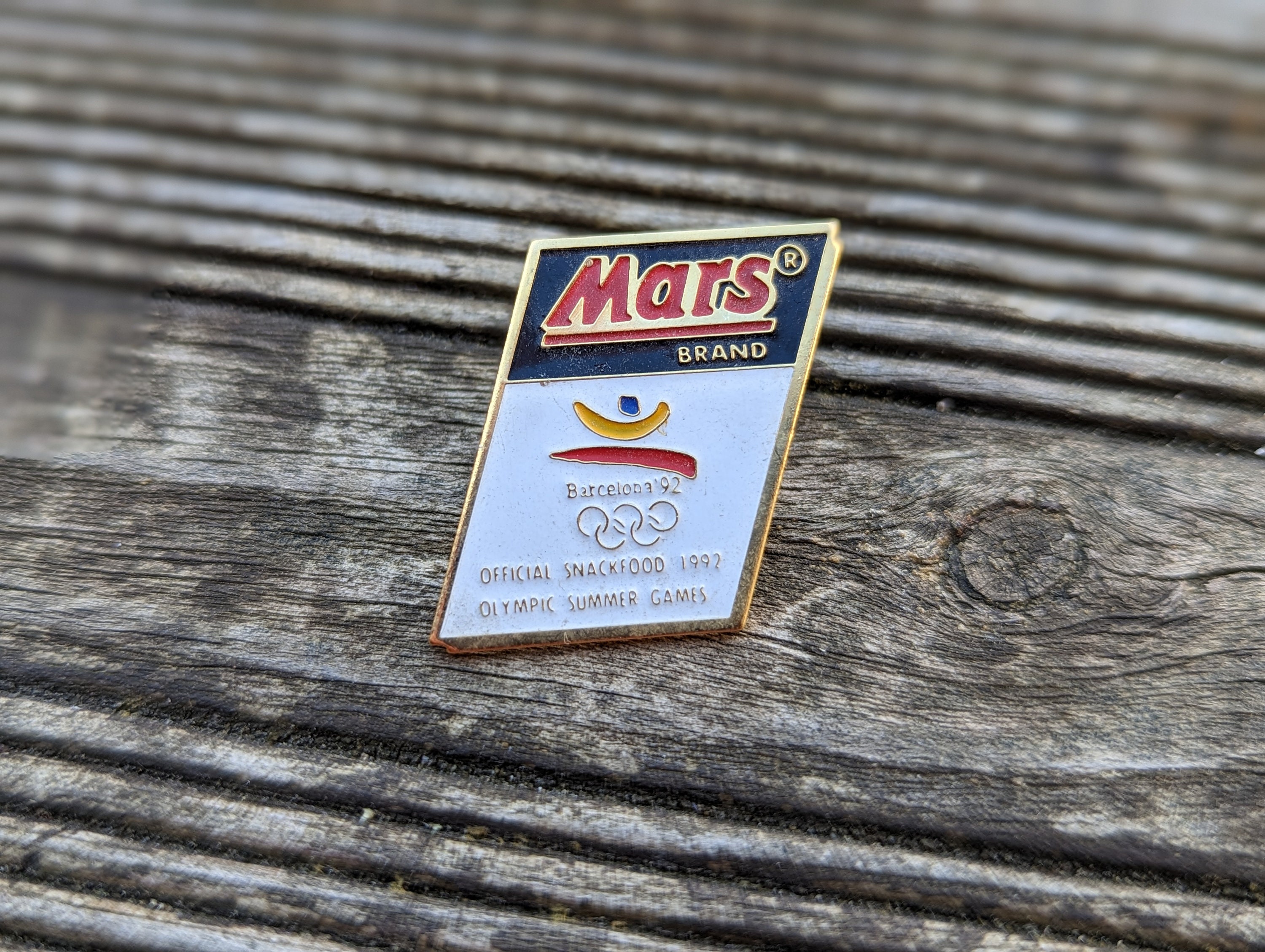 Various Vintage Advertising Pin Badges, Ford, Mars, M&ms, Burger King ...