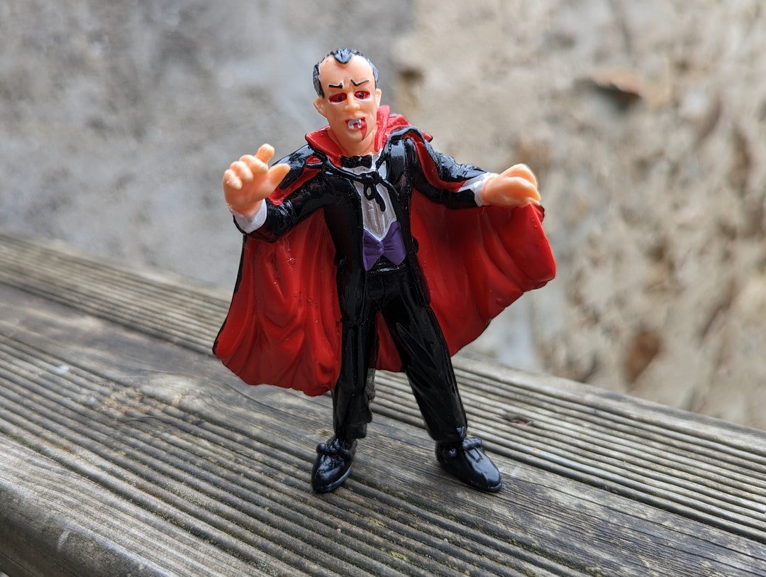 1992 #1 Dracula 3.75" PVC Figure Yolanda Monsters Spanish Super ...
