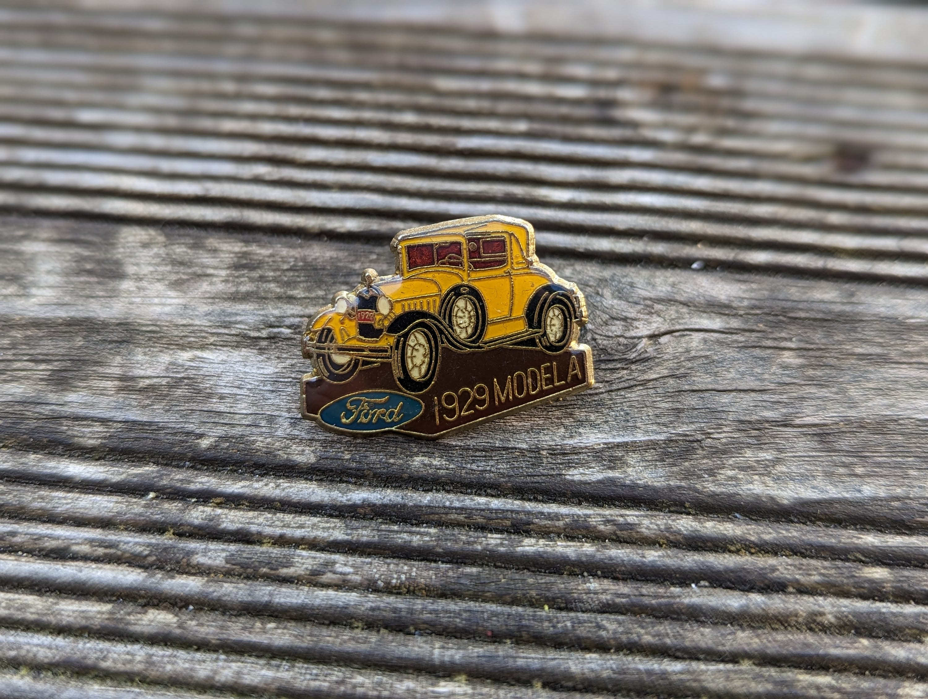 Various Vintage Advertising Pin Badges, Ford, Mars, M&ms, Burger King ...