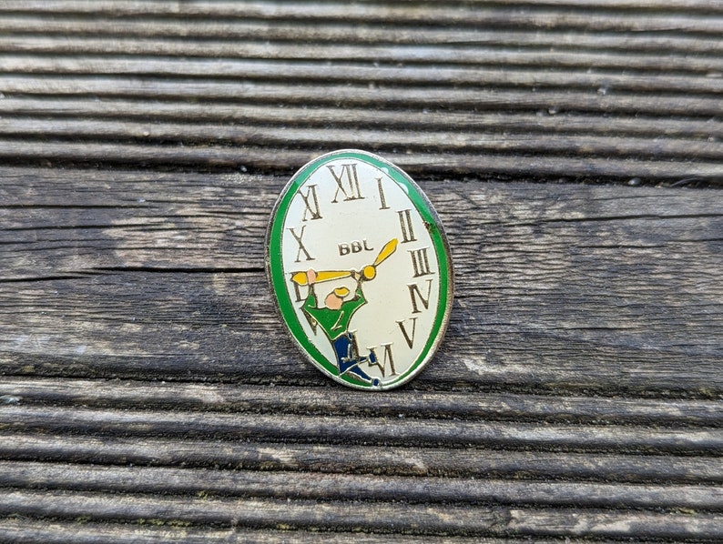 Vintage Pin Badges various Designs - Etsy