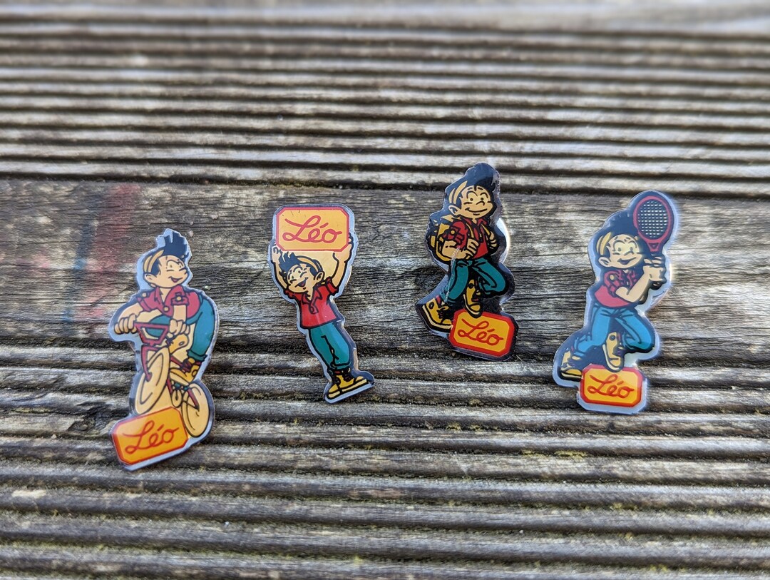 Set of 4 Vintage French Léo Pin Badges - Etsy