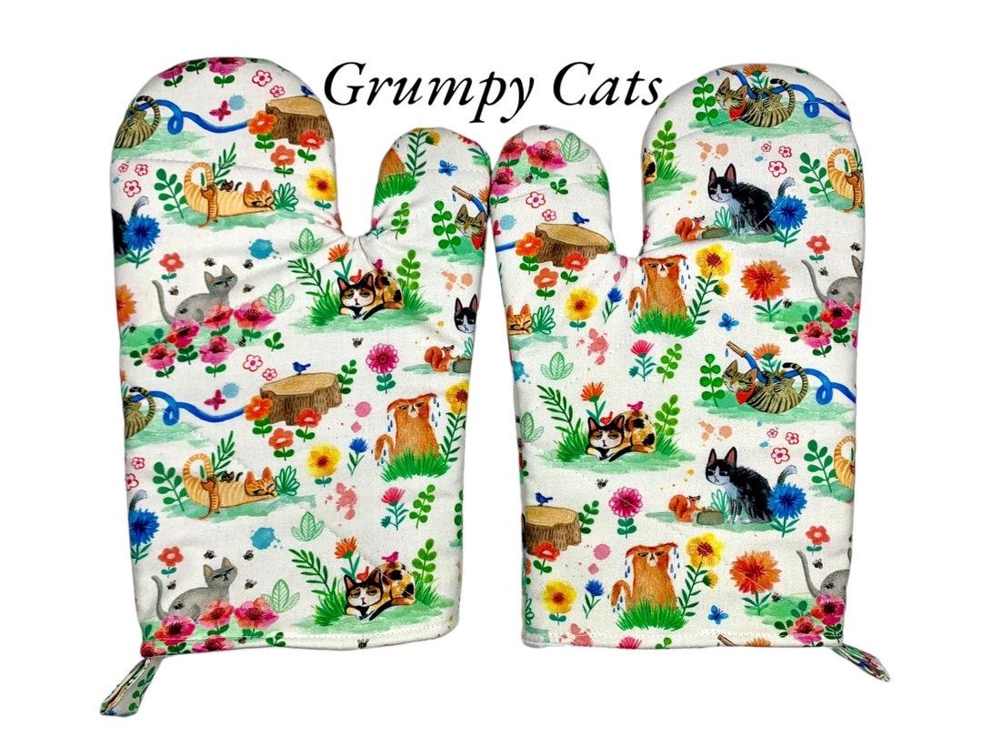 Oven Mitts / Oven Gloves / Kitchen Decor / Baking Supplies / Themed ...
