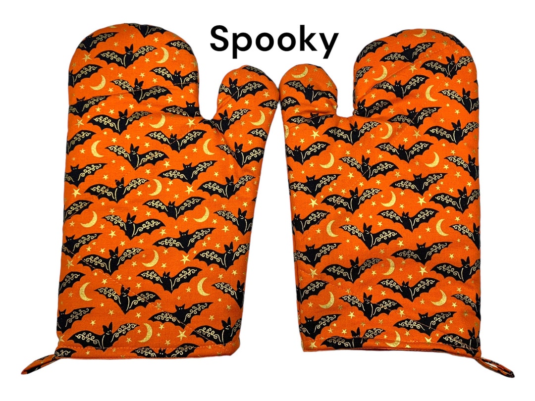 Oven Mitts / Oven Gloves / Kitchen Decor / Dinnerware / Spooky ...