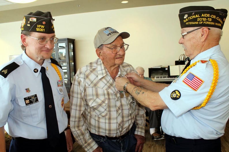 Original Digital Essay WWII Veteran Bill Murray Receives Medal After ...