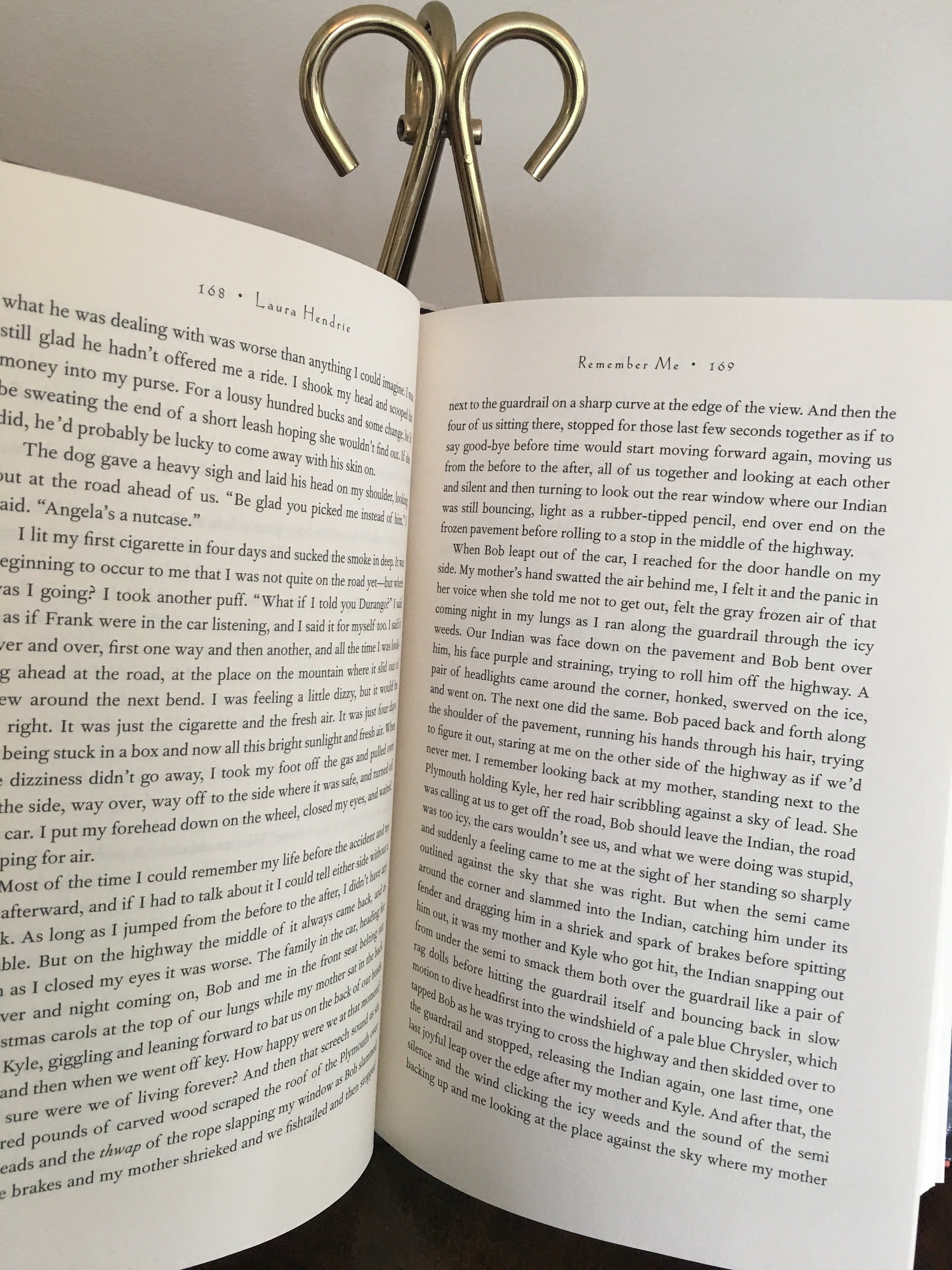 Remember Me, una novela de Laura Hendrie primera edición publicada en ...