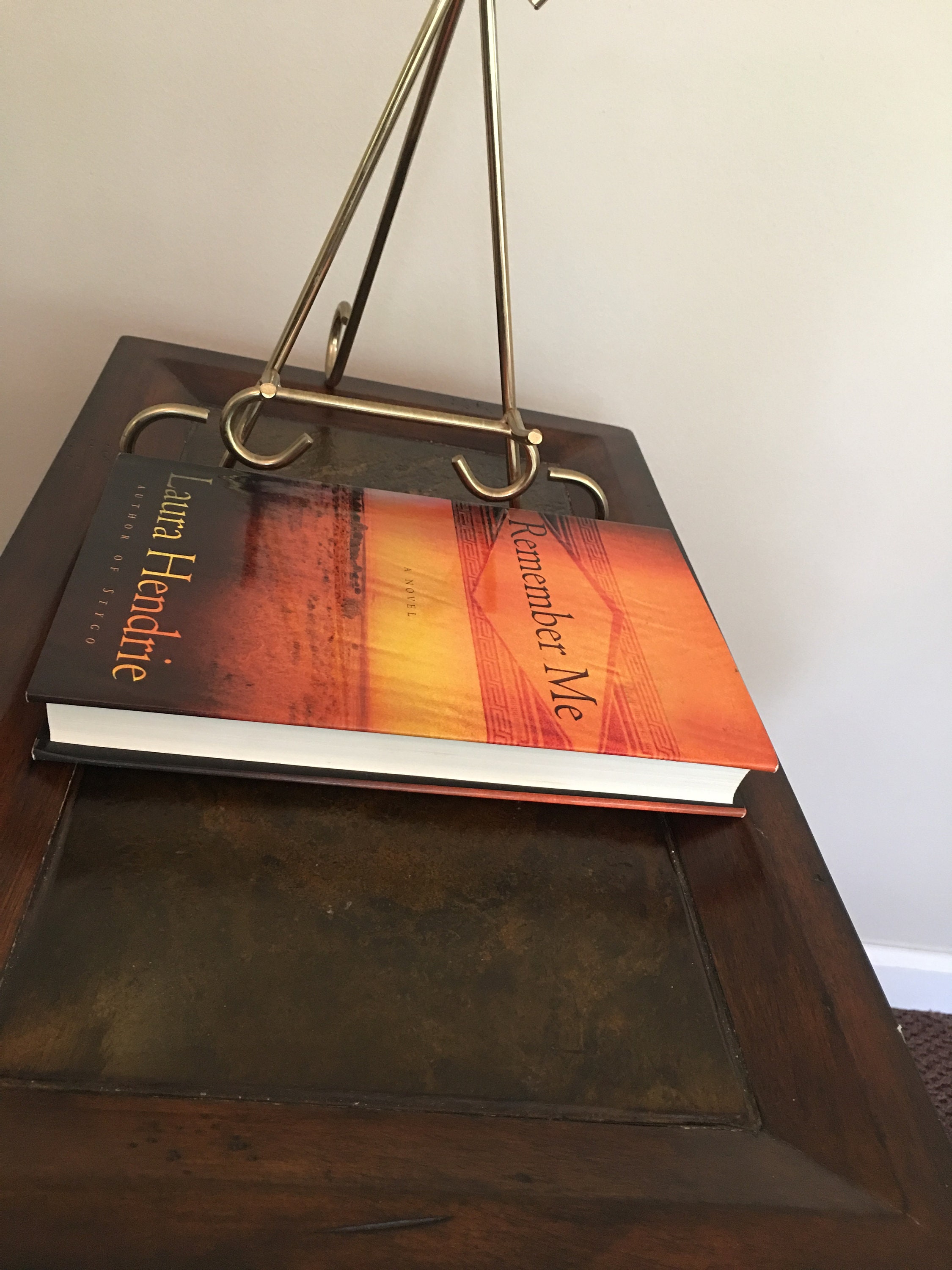 Remember Me, una novela de Laura Hendrie primera edición publicada en ...