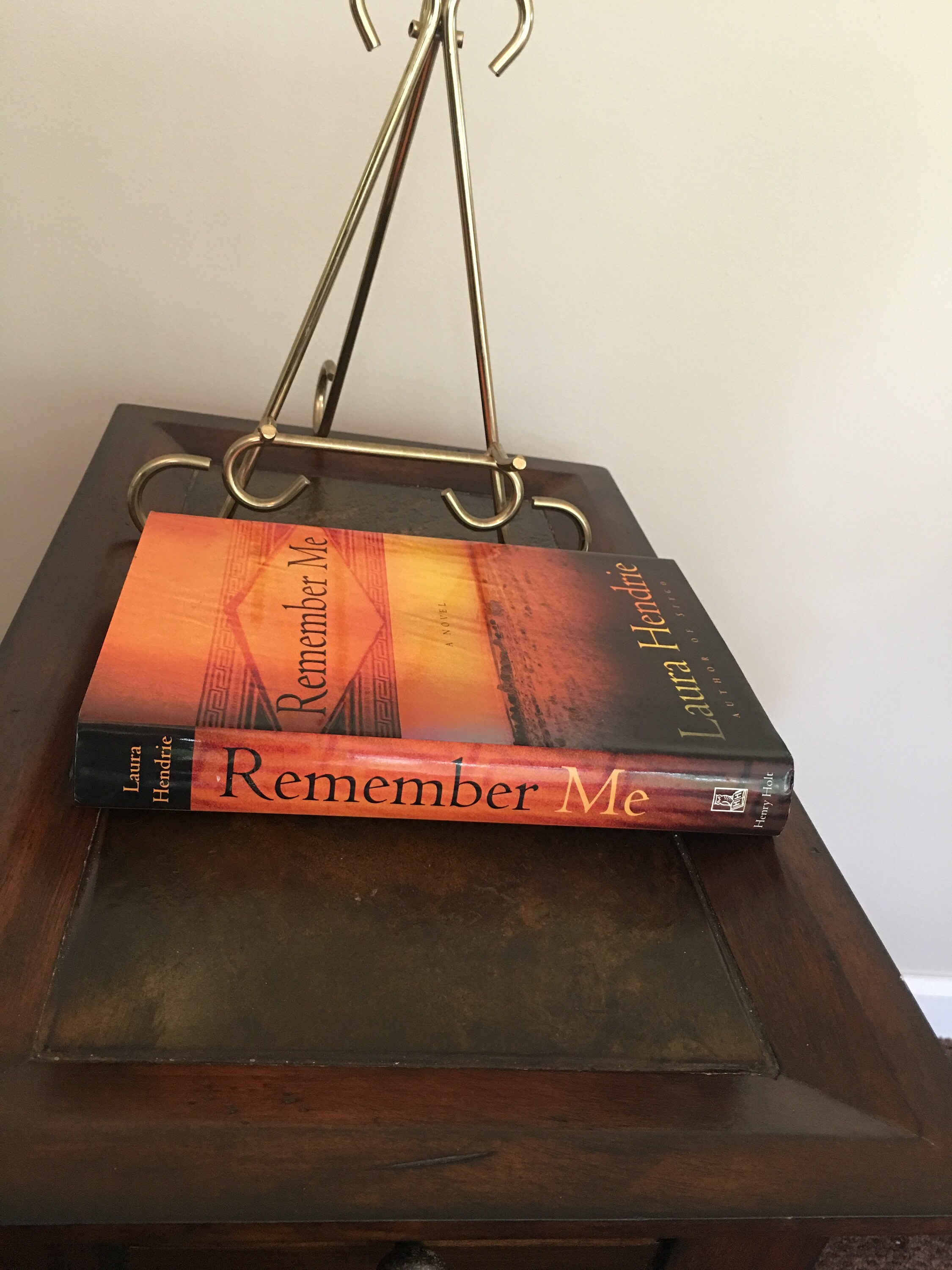 Remember Me, una novela de Laura Hendrie primera edición publicada en ...