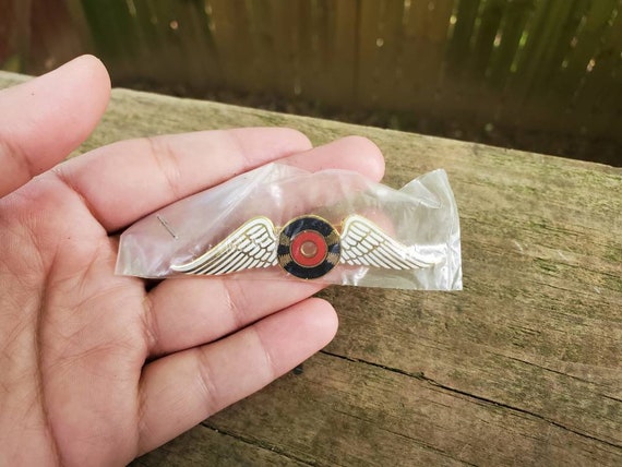 Vintage The Badge Of Courage Wings Pin Macey Lipman N… - Gem
