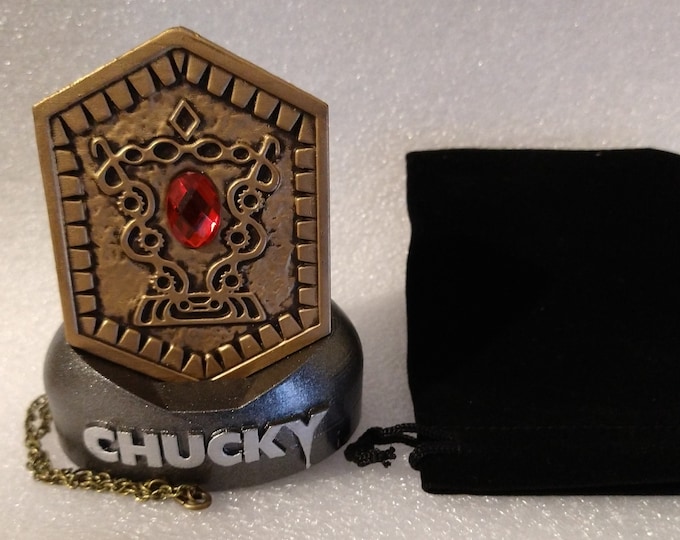 Chucky "heart of Damballa" Amulet - Deluxe Version With Optional Stand ...