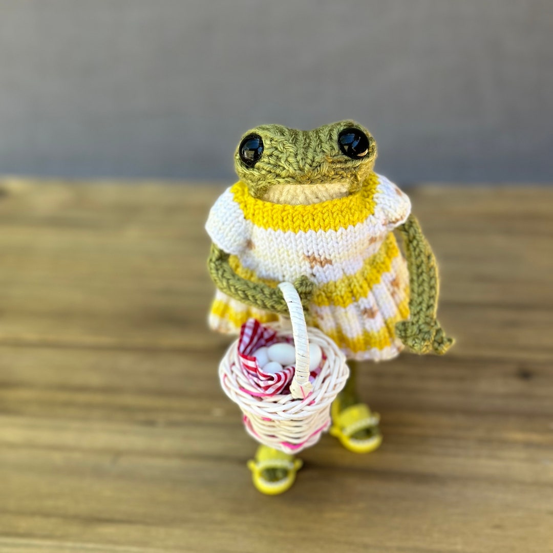 READY to Ship. Lucky Frog Lady Knitted Funny Frog Small Knitted Frogs ...