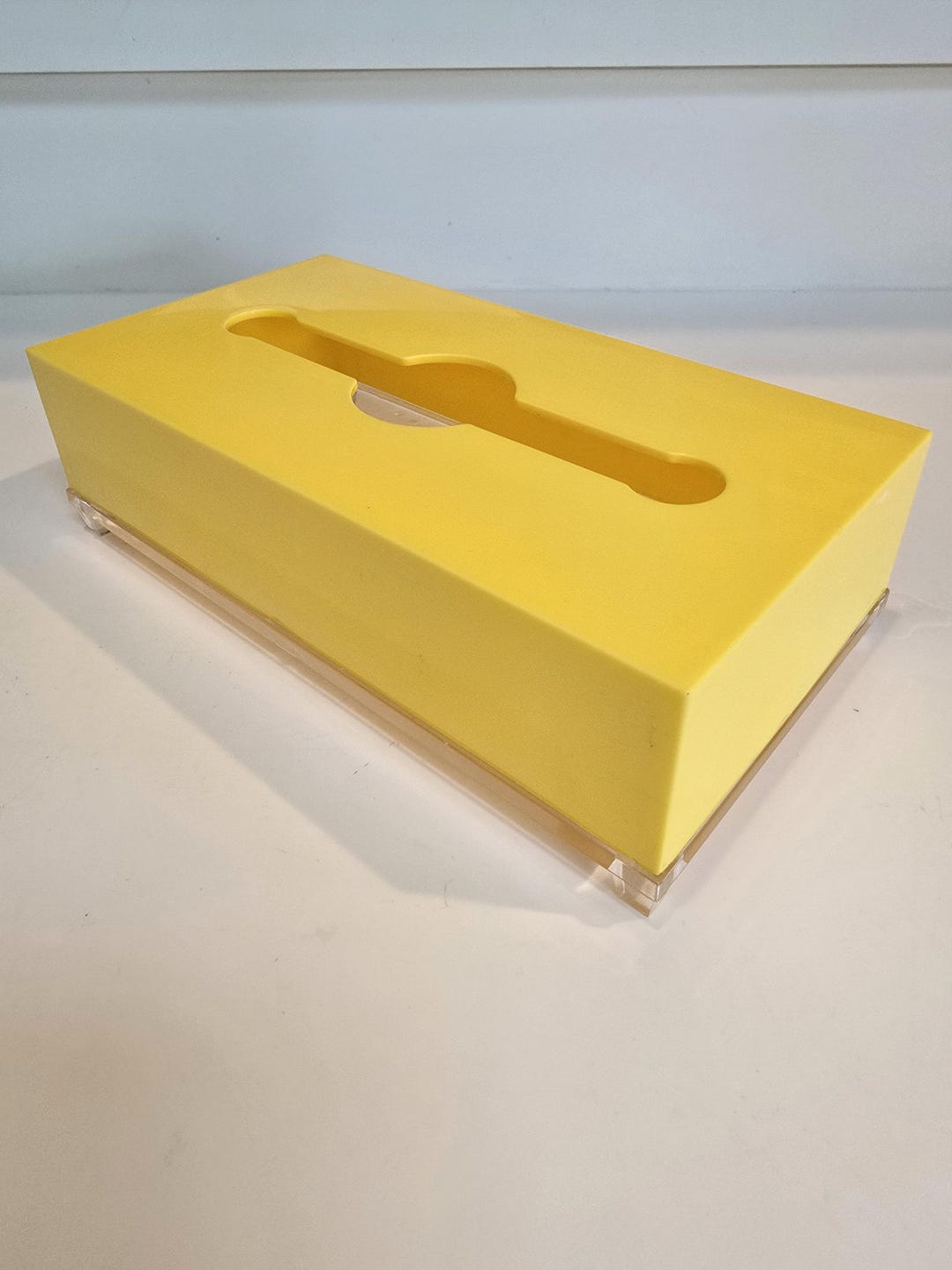 Vintage MCM Yellow Plastic Tissue Box With Clear Acrylic Feet / Base ...