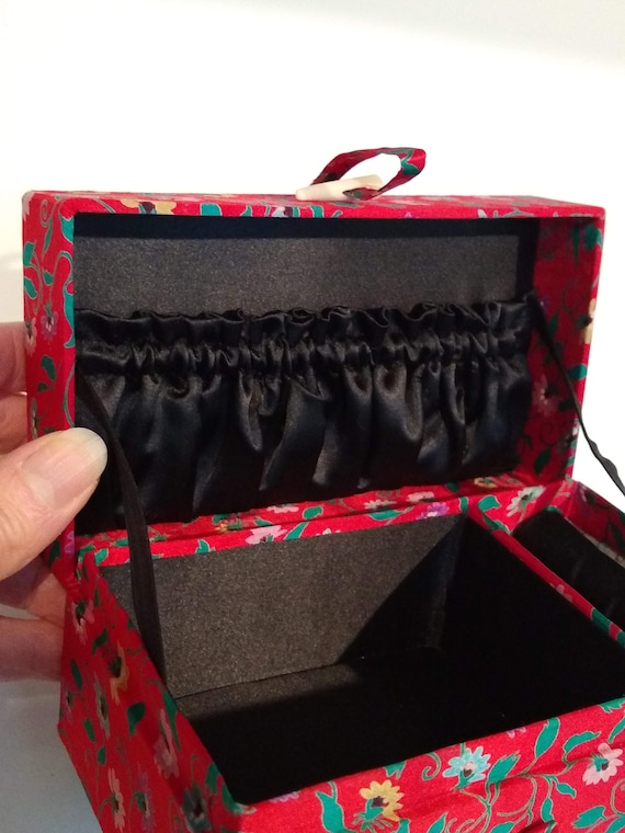 Vintage Small Padded Satin Covered Jewelry Box, Small… - Gem