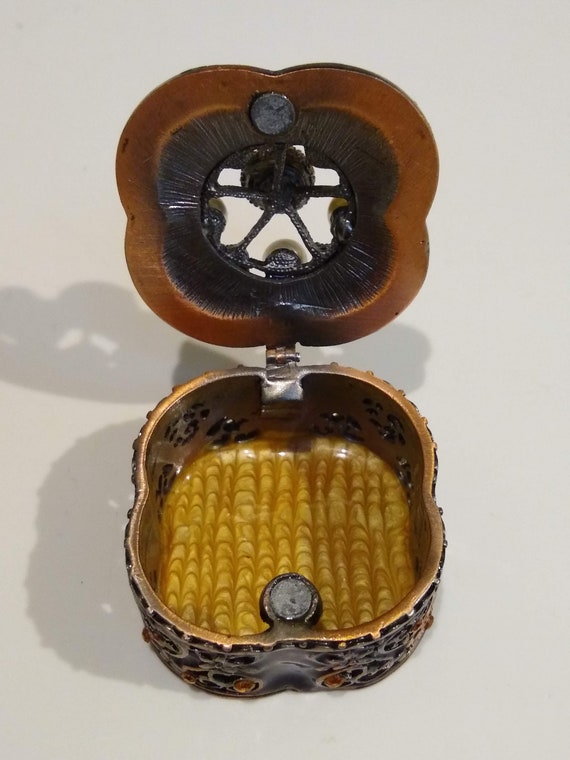 Vintage Enameled Hinged Trinket Box with Magnetic Clo… - Gem