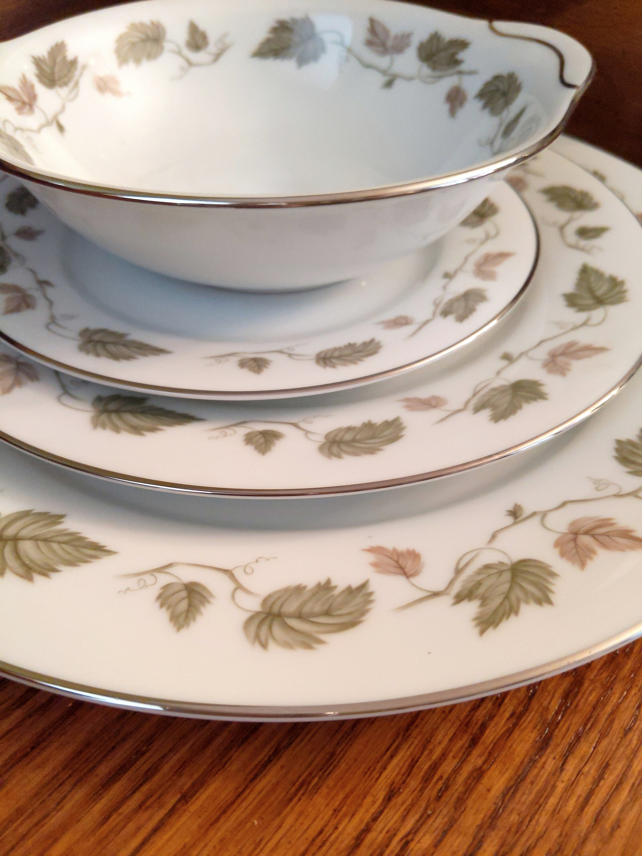 Noritake China Noritake Vineyard Pattern Complete Place - Etsy