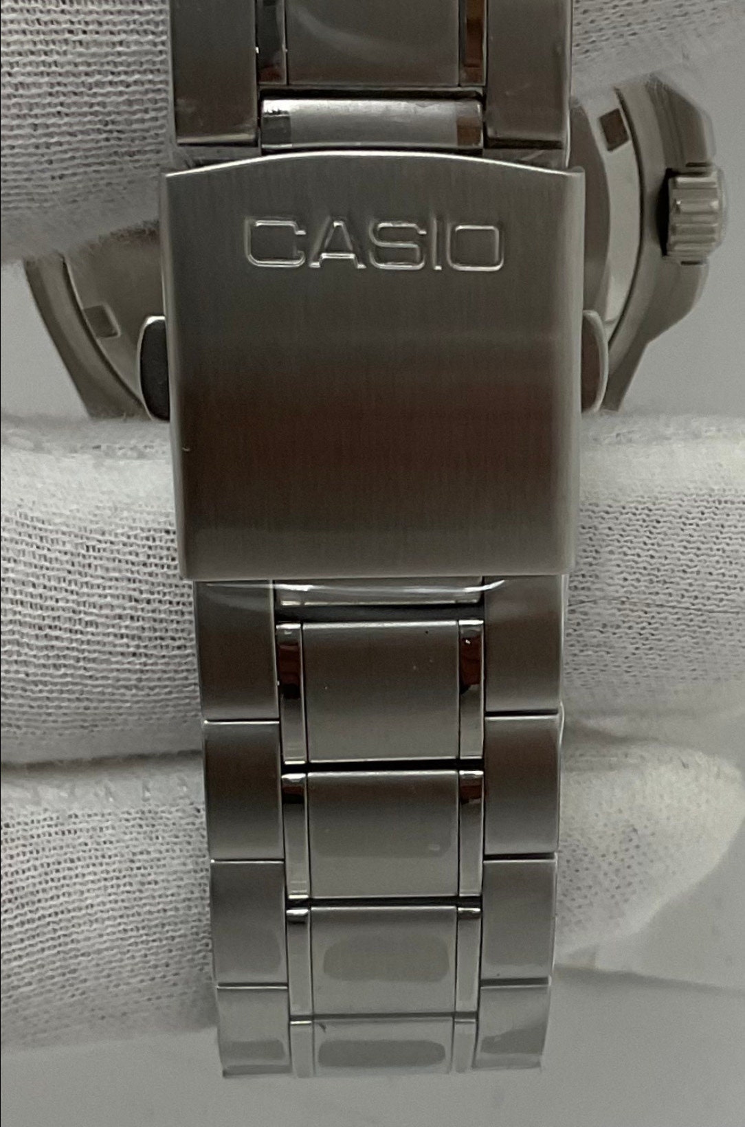 Casio MDV106-1AV, Duro, Custom Magnifier Window, S/steel Watch, 200 ...