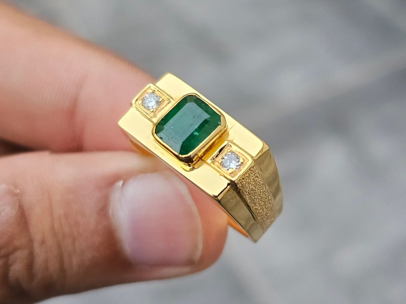 Men's 14k Yellow Gold Emerald Ring With Two Diamonds – Natural Swat ...