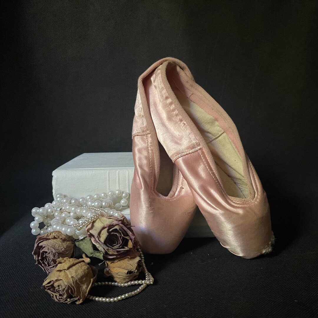 Old Satin Pointe Shoes Vintage Pink Ballet Pointe Shoes Worn Ballerina ...
