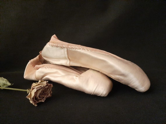 Old Satin Pointe Shoes Vintage Pink Ballet Pointe Shoes Worn - Etsy