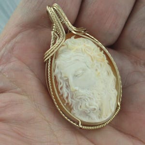 Shell Cameo of Jesus Christ pendant in 14KT Rolled Gold Setting Wire ...