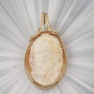 Shell Cameo of Jesus Christ pendant in 14KT Rolled Gold Setting Wire ...