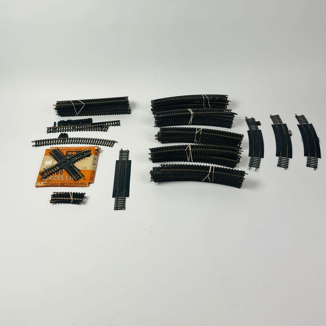Vintage HO Gauge 70 Piece Electric Train Track Set W 90 Degree Crossing ...