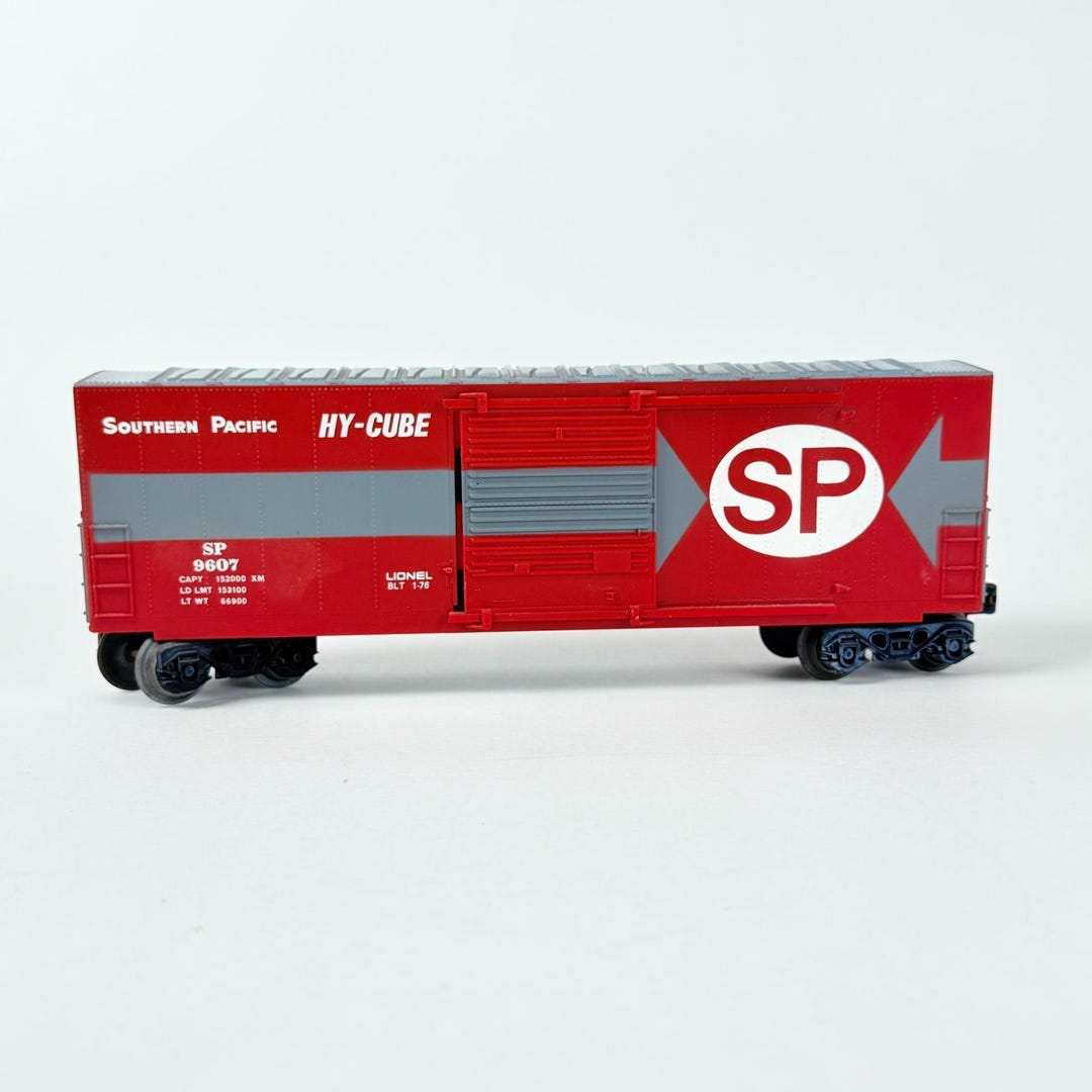 Lionel Southern Pacific SP 9607 O Scale Hy-cube Boxcar: Red & Gray ...