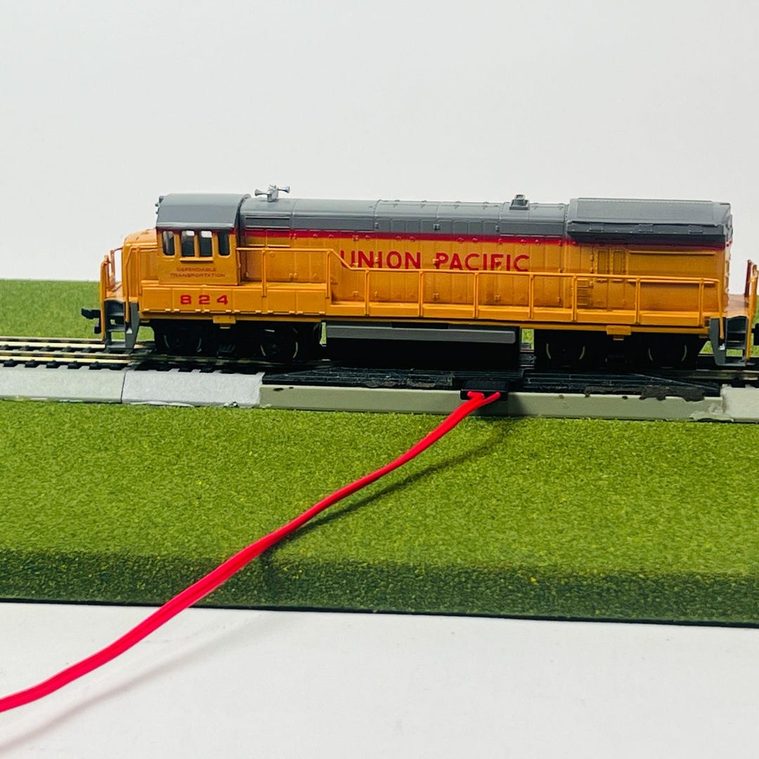 Bachmann HO Scale Union Pacific Diesel Locomotive GE U36B #824 - Etsy