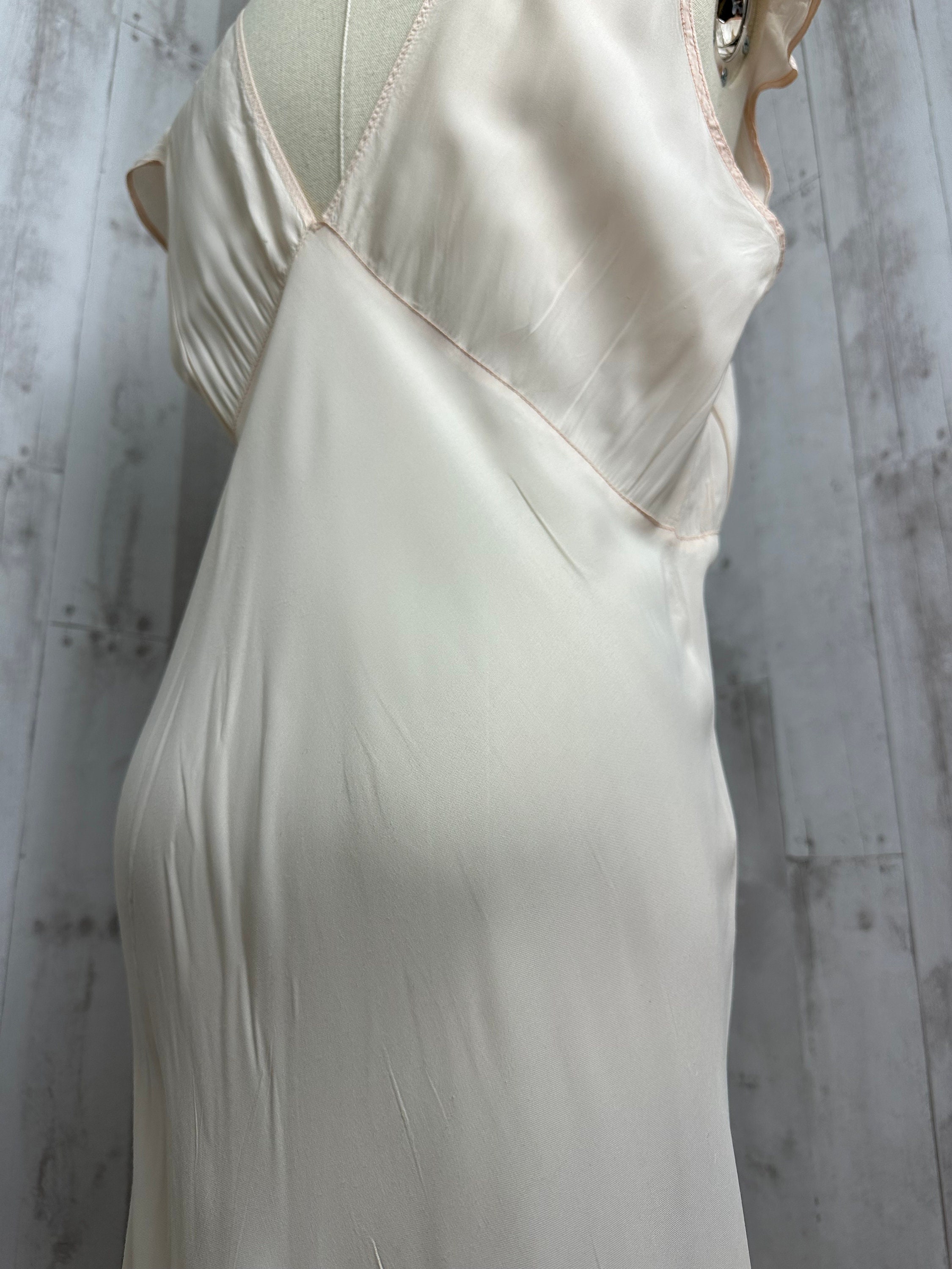 1930s Antique Nightgown / Lingerie Pale Pink Bias Cut Lace Neckline ...