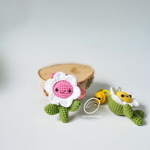 Crochet Amigurumi Flower Keychain,handmade Flower Keychain, Amigurumi ...