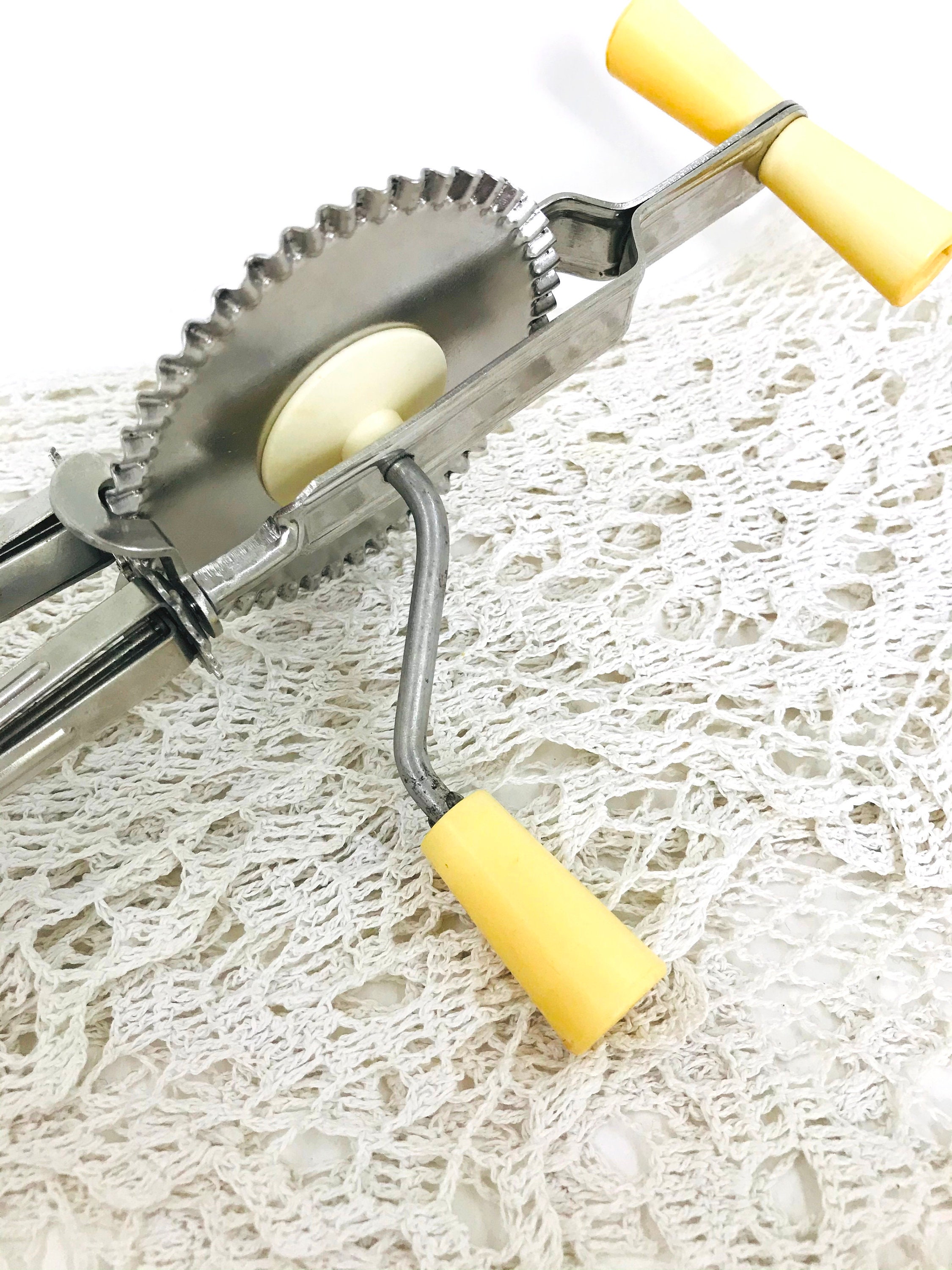 Vintage hand mixer Metal egg whisk Old kitchen mixer Hand held | Etsy