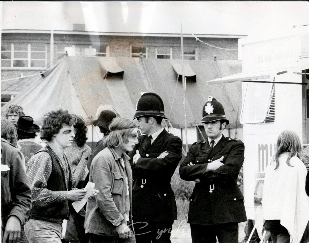 HIPPIES and Policemen, Original Photo, READING FESTIVAL 1971, Drugs - Etsy