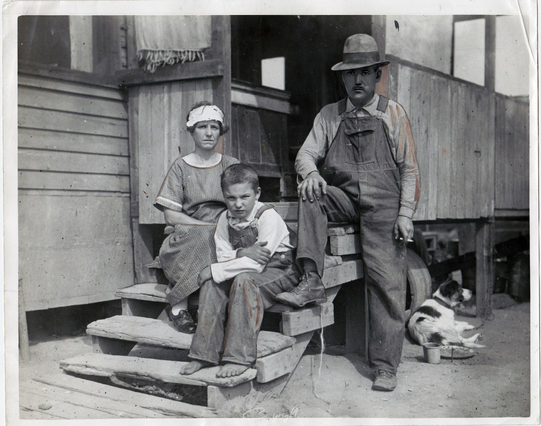 Silver Gelatin Print - 1929 CRISIS, Poor Family - Original 1929 Press ...