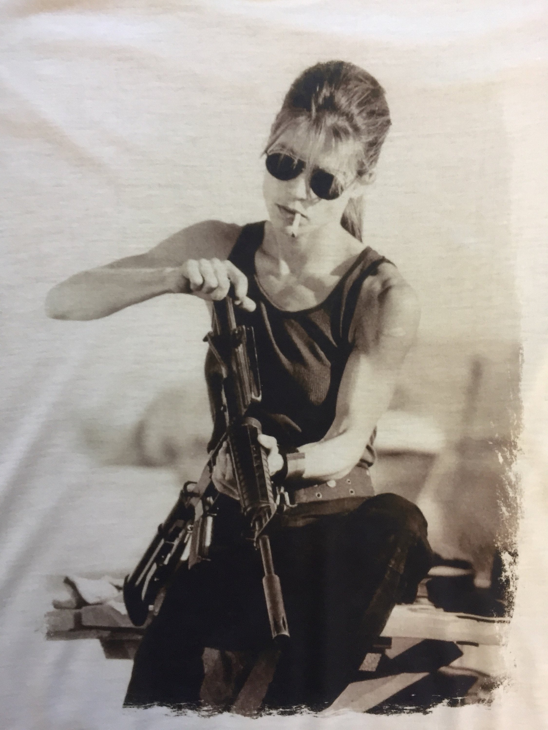 Terminator 2 - Linda Hamilton, Sarah Connor - White T-shirt. Men's ...