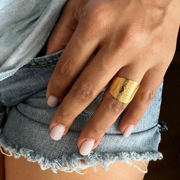 Moon Goddess Ring - Etsy