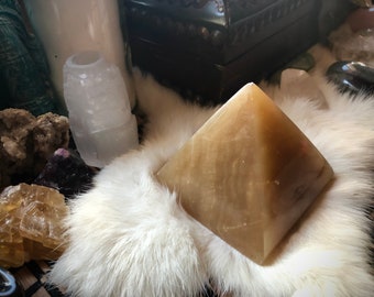 JADE Natural Medium Gemstone Crystal Pyramid 27-30mm | Etsy