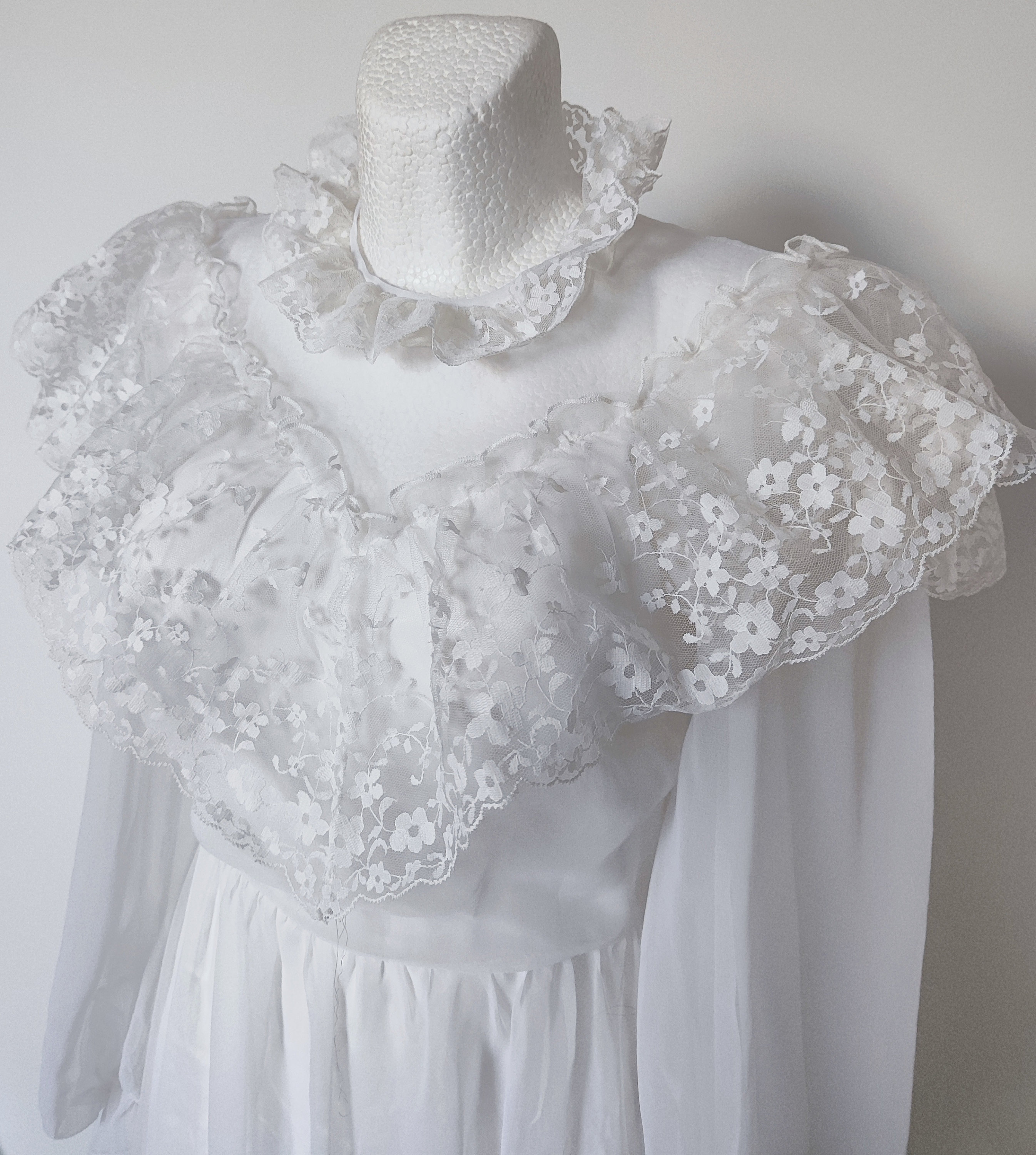 Vintage Wedding Dress 70s, White Gown, Frill, Flower Lace, Delicate ...