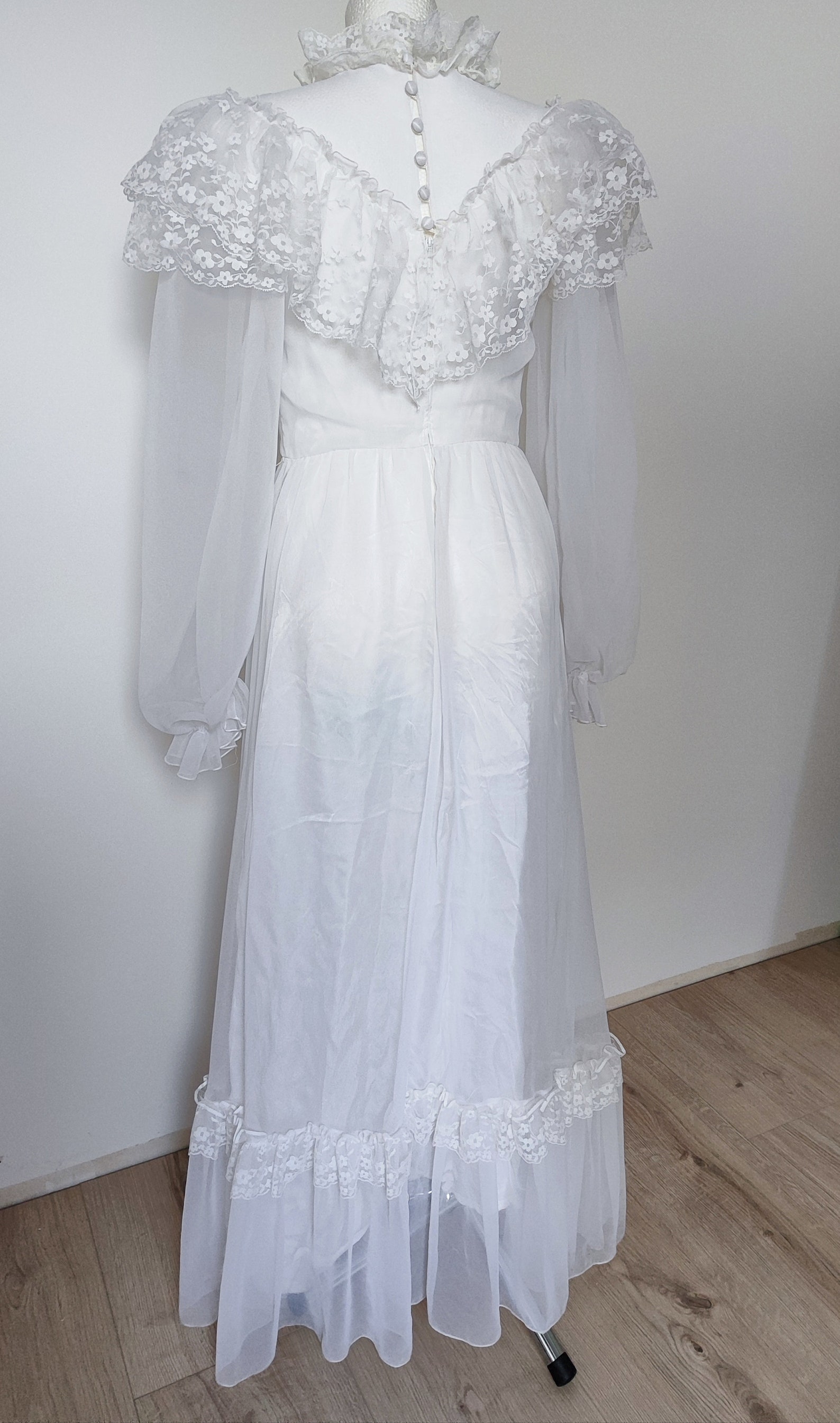 Vintage Wedding Dress 70s, White Gown, Frill, Flower Lace, Delicate ...