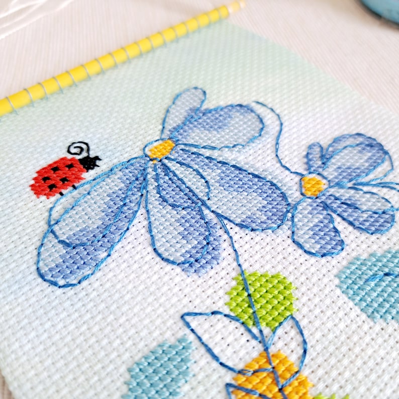 Daisy Cross Stitch Pattern - Blue Flowers With Ladybug (lovebug) and ...