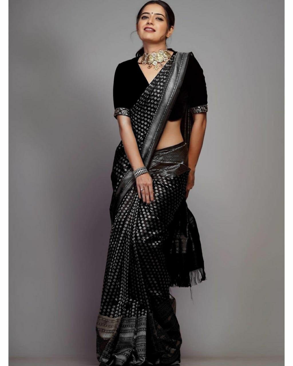 Plain Black Saree With Border Designs