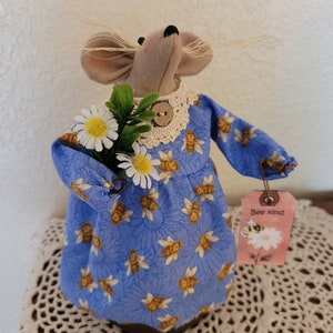 Mouse Doll, Primitive Country Mouse Doll, Gift for Her. Bee Kind Doll ...