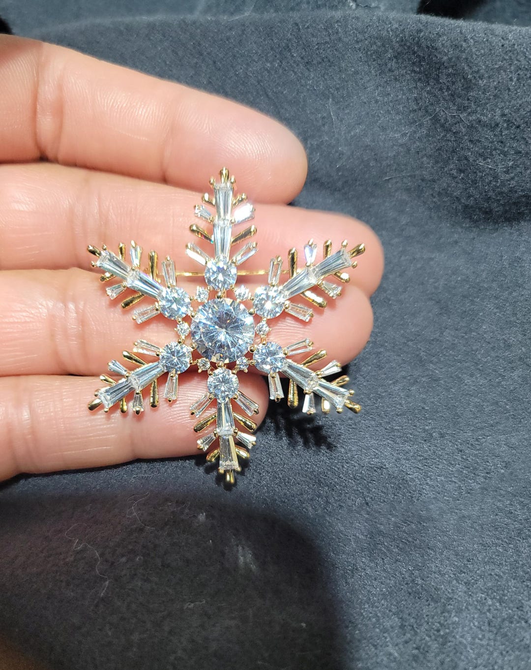 Gorgeous Gold Snowflake Brooch - Etsy