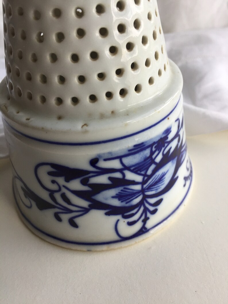 Meissen, Blue Onion Design Strainer - Etsy