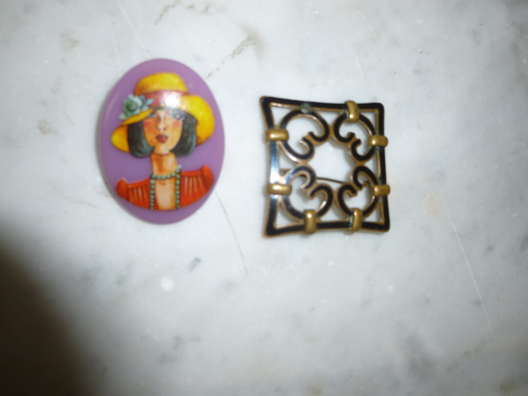 2 Vintage Brooches - Etsy