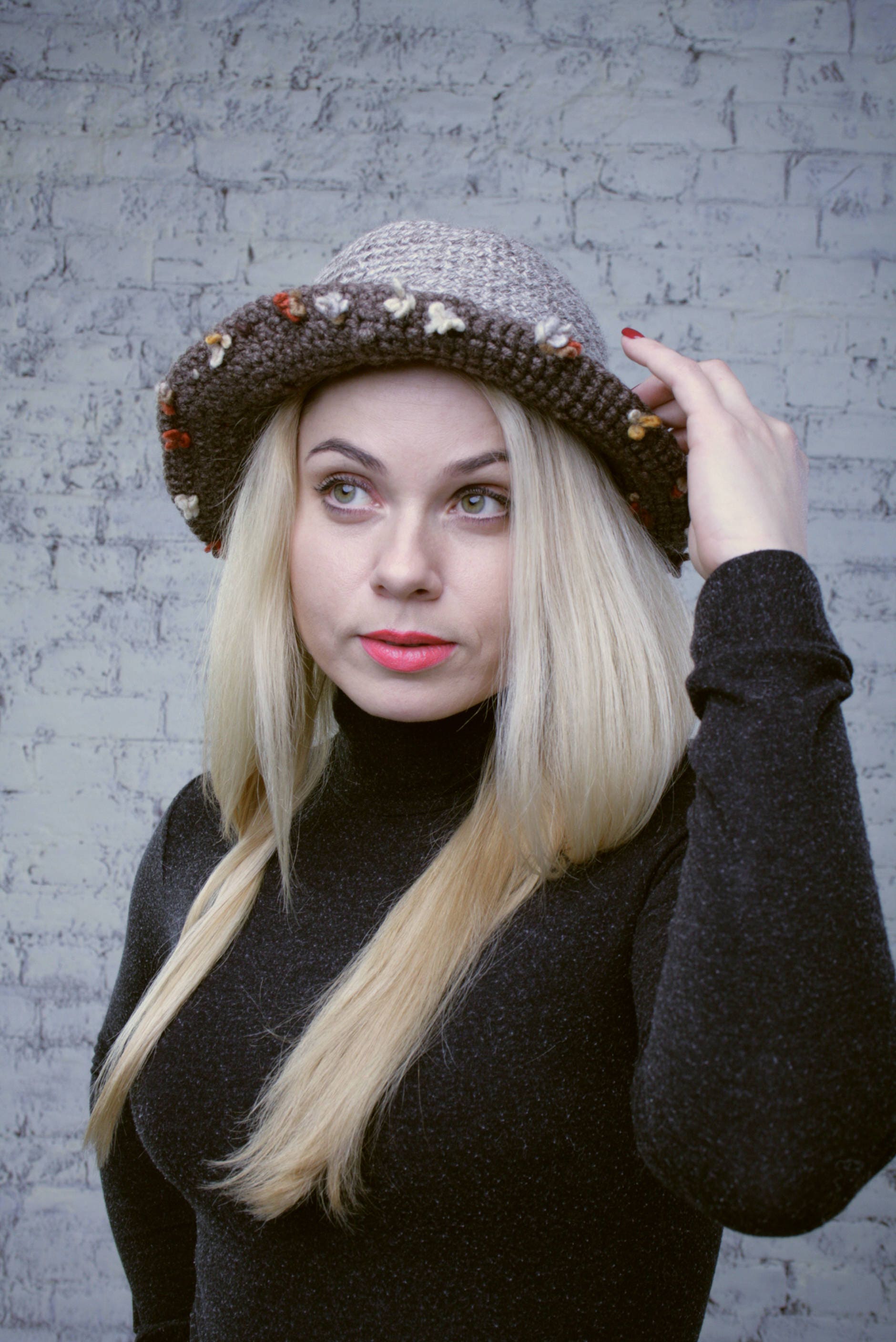 Crochet bucket hat with fancy yarn with flowers - Etsy.de