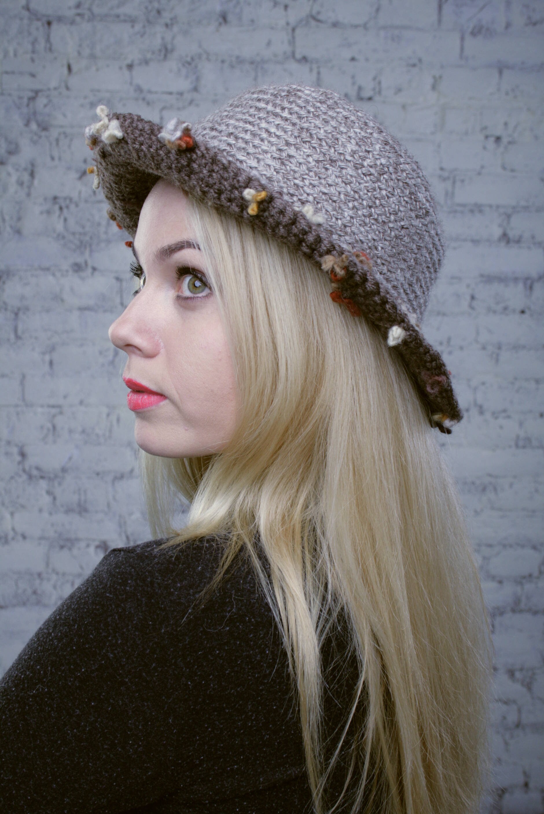 Crochet bucket hat with fancy yarn with flowers - Etsy.de
