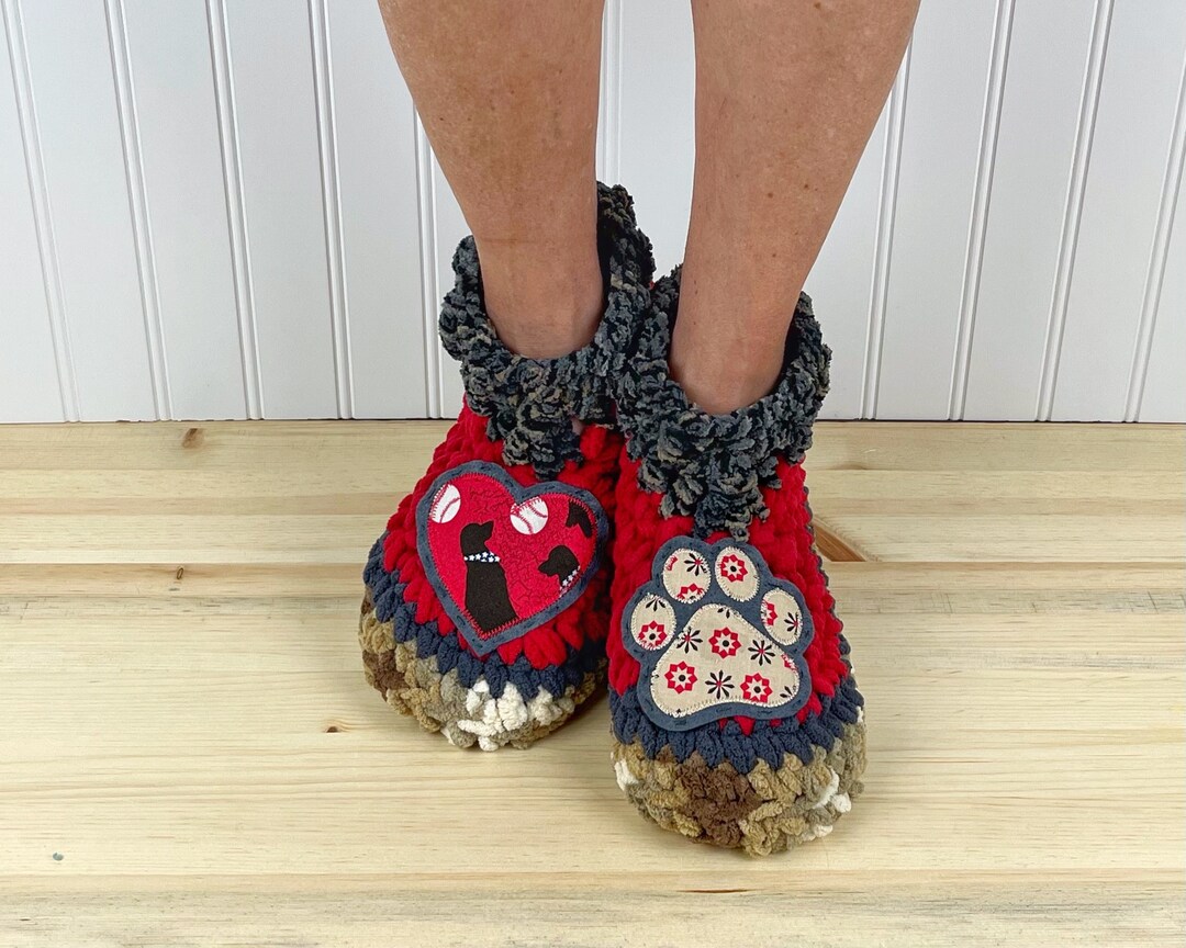 Red DOG PAW & Heart Slippers - Cozy Chenille Slipper Socks - Black Lab ...