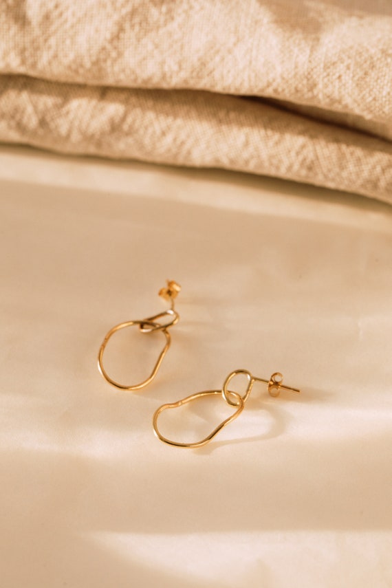 Recycled solid gold jewelry store