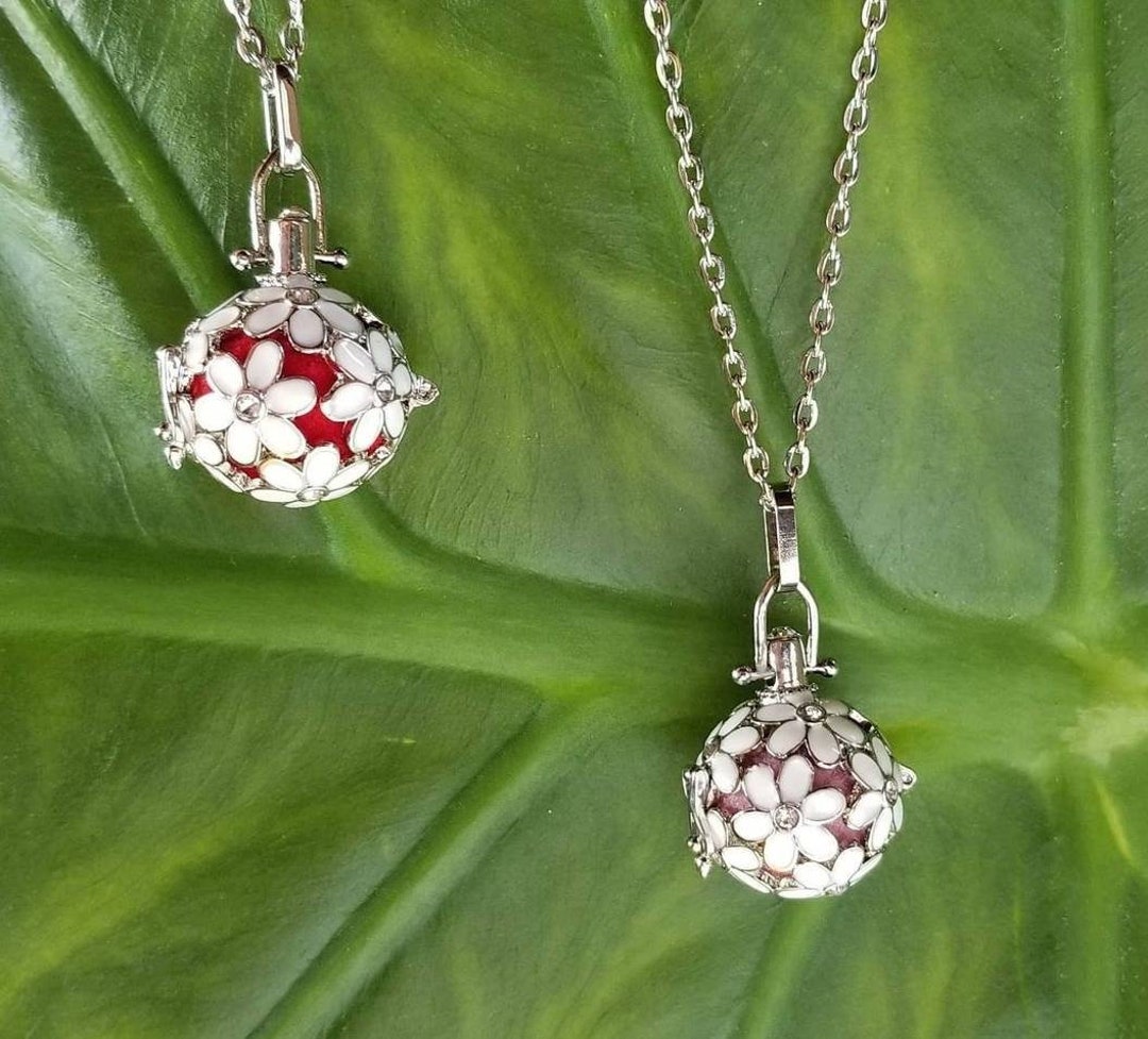 Essential Oil or Perfume Diffuser Necklace. - Etsy