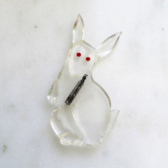Vintage Carved Lucite Bakelite Era Bunny Animal Brooc… - Gem