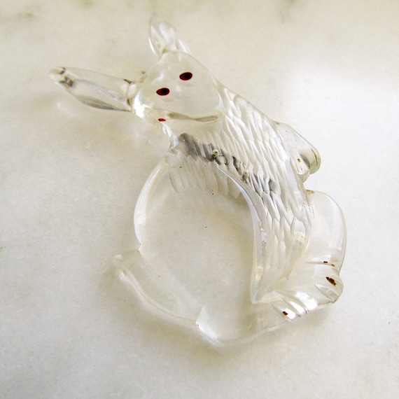 Vintage Carved Lucite Bakelite Era Bunny Animal Brooc… - Gem